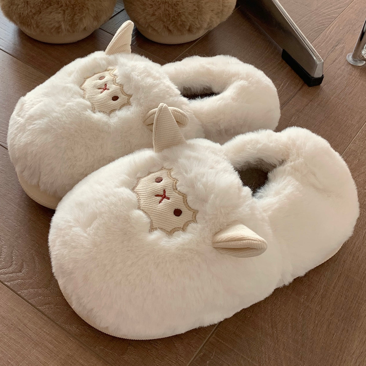 Fluffy Slippers – Hello Slippers
