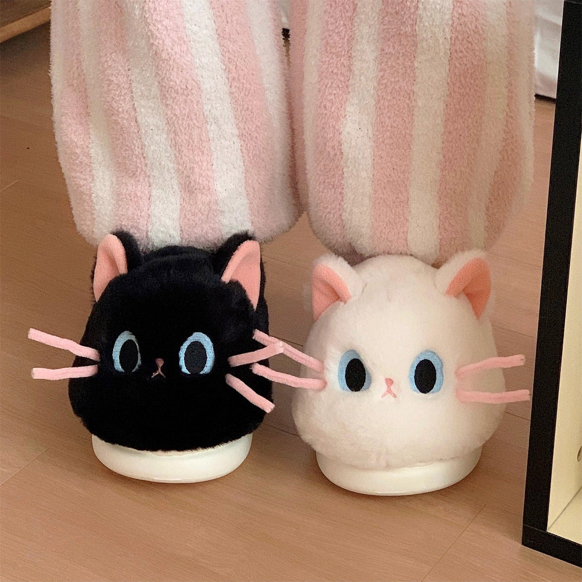 Plush cat face anti-slip warm home slippers – Hello Slippers